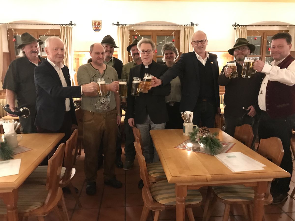 Markt Hahnbach: Wiedereröffnung der Frohnbergwirtschaft