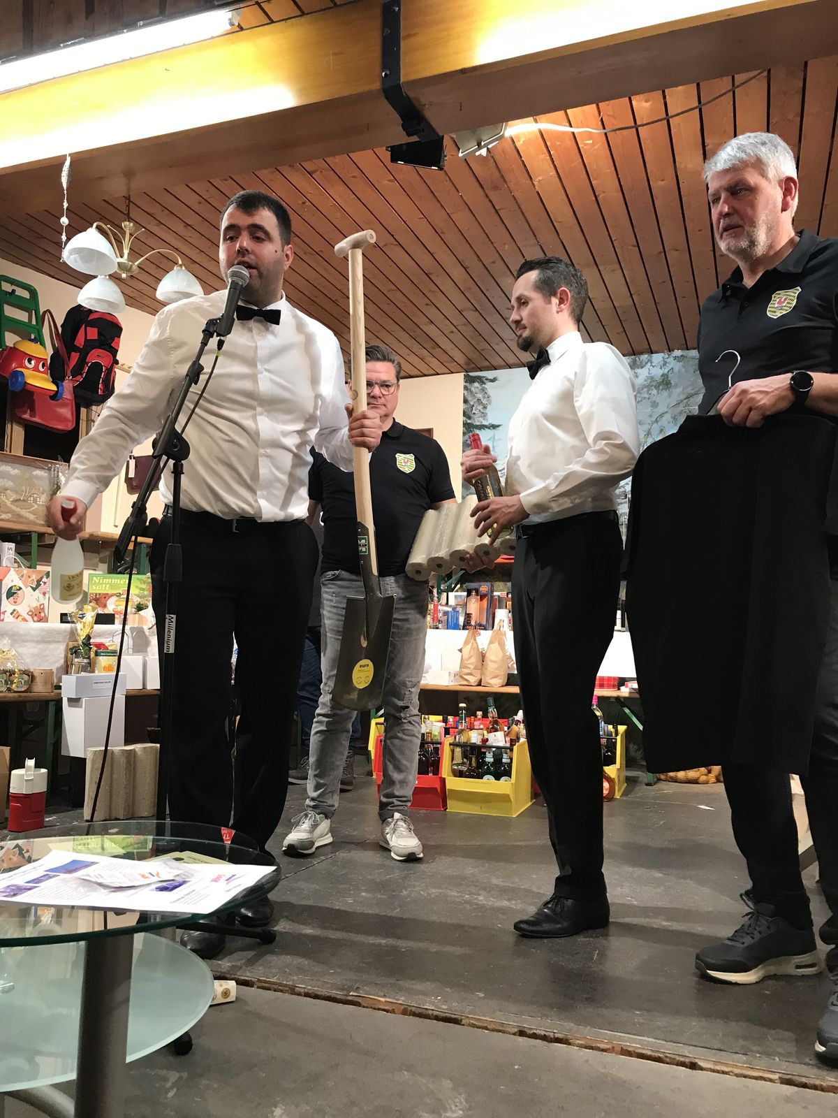 Markt Hahnbach: Christbaumversteigerung in Hahnbach